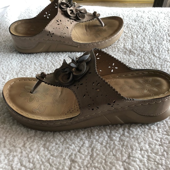 Italina | Shoes | Italian Nudebrown Flowered Sandals | Poshmark